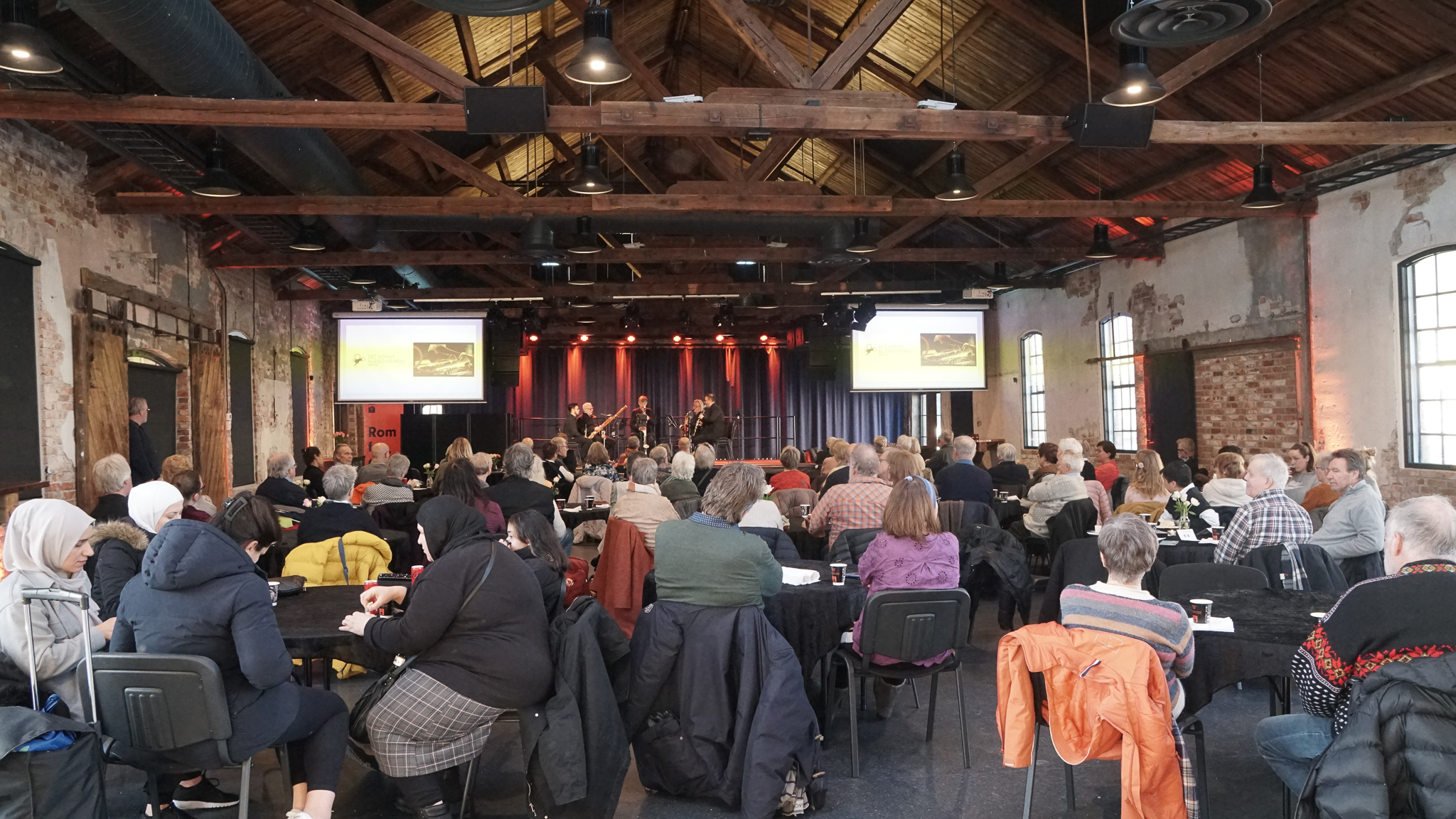 Tettere på publikum - DNBE